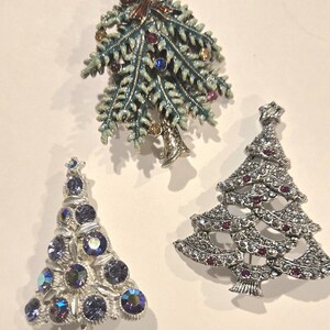Vintage AVON Christmas Tree Brooch: Rhinestone Holiday Pin - Etsy