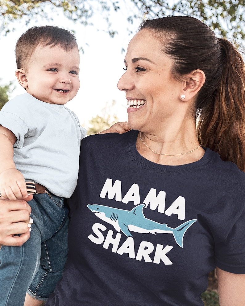 Mama Shark T-shirt. Shark Shirt. Mom Shark Shirt. Mommy Shark - Etsy