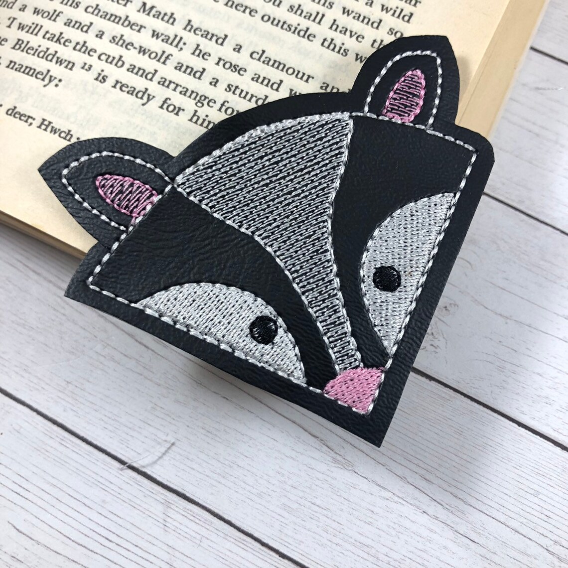 Skunk or Badger Corner Bookmark Design - Etsy