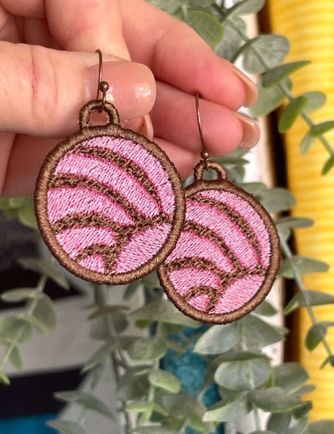 Pan Dulce Concha FSL Earrings Design - in the Hoop Embroidery Project ...