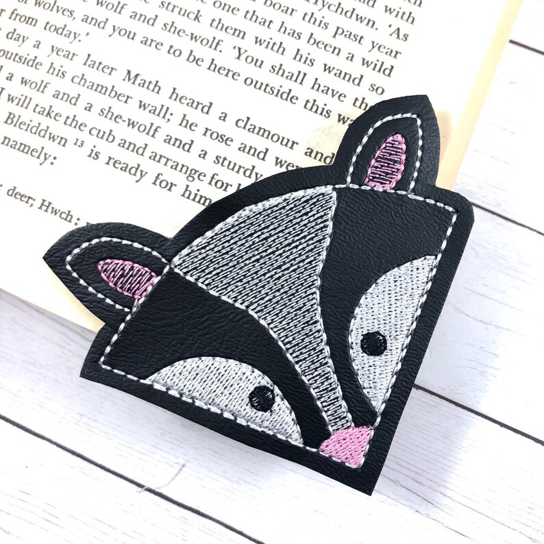 Skunk or Badger Corner Bookmark Design - Etsy