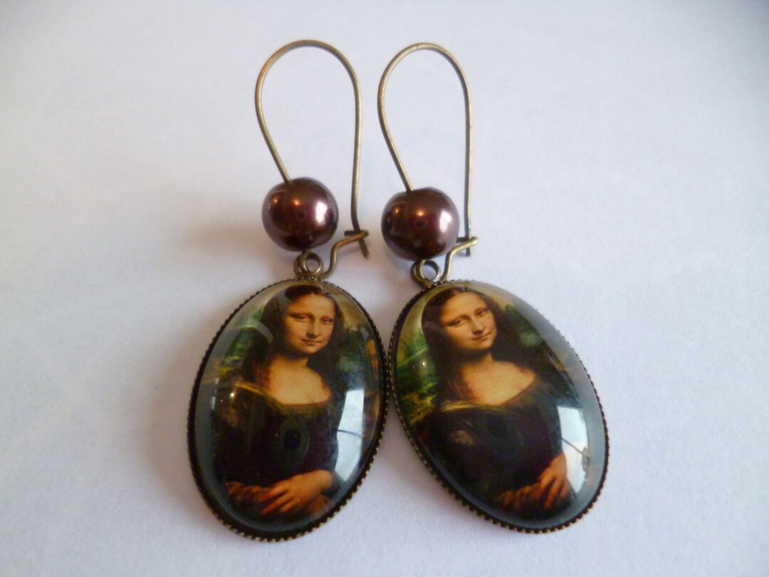 Hook Earrings Pearly Pearls Cabochon Romantic Woman and Mona Lisa ...