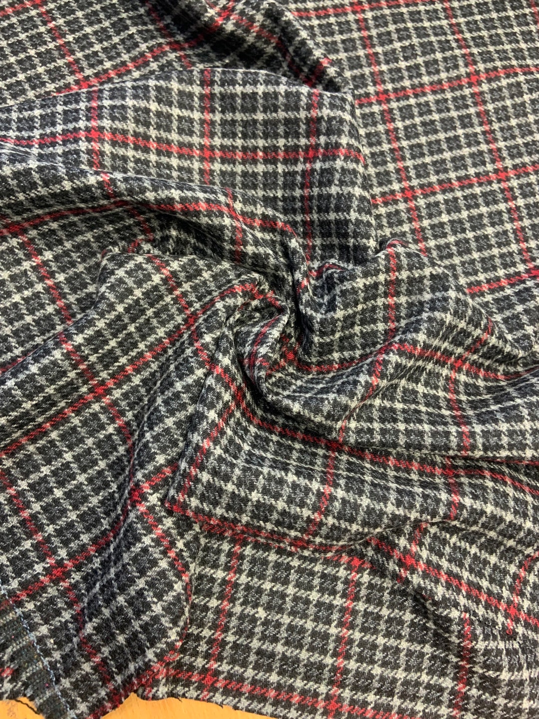 Hochwertiger Wollstoff in Schwarz/Grau/Rot, Tweed-Stoff von Yard - Etsy.de