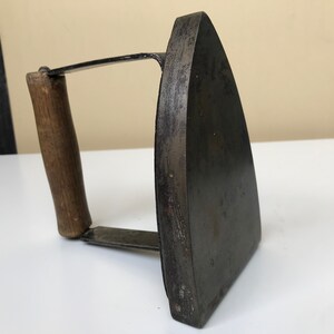 Antique Primitive Clothes Iron Coal - Collectible Clothes Iron ...