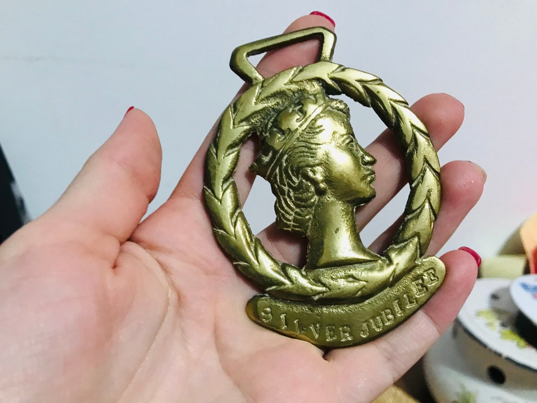 Vintage Queen Elizabeth Horse Brass to Commemorate the Silver Jubilee ...