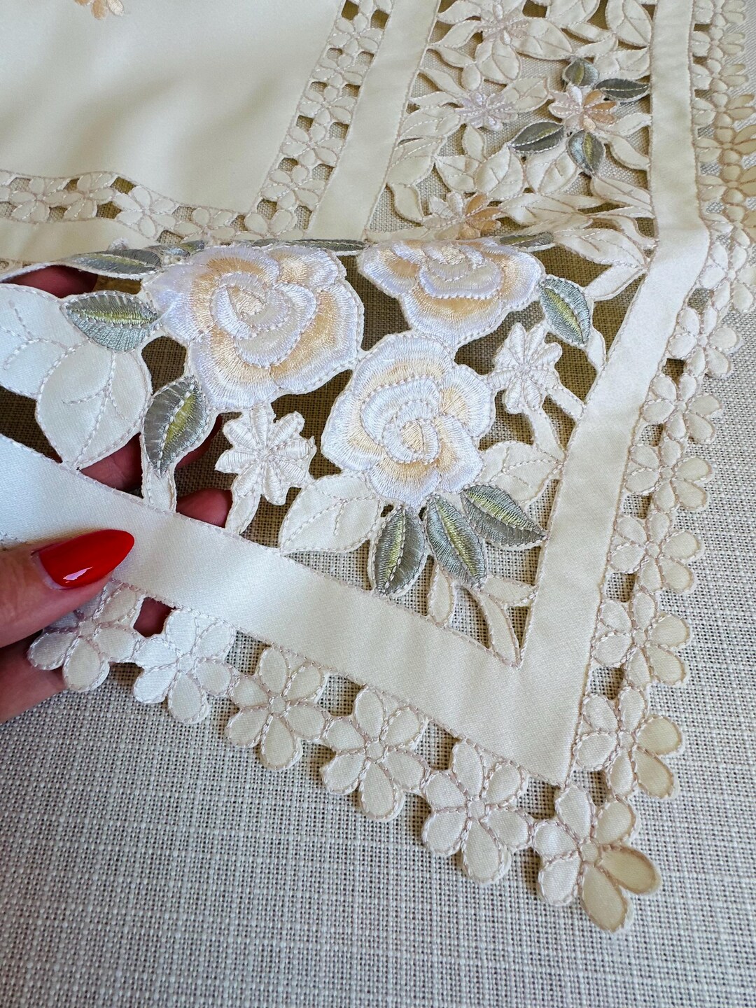 Vintage Cutwork Embroidery Tablecloth With Flowers - Machine Embroidery ...