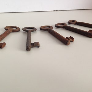 Old Key - Antique Skeleton Key - Rustic Key - Metal Key - Small Key ...