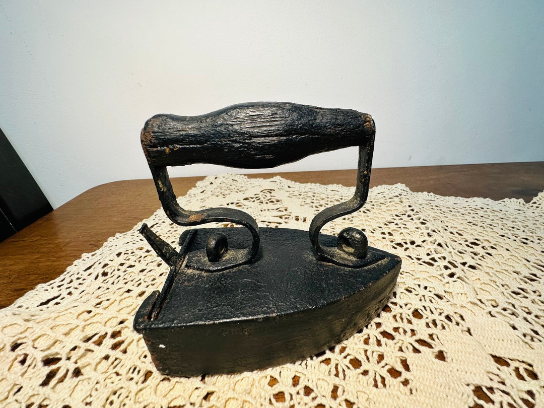 Antique Primitive Clothes Iron Coal - Collectible Clothes Iron ...