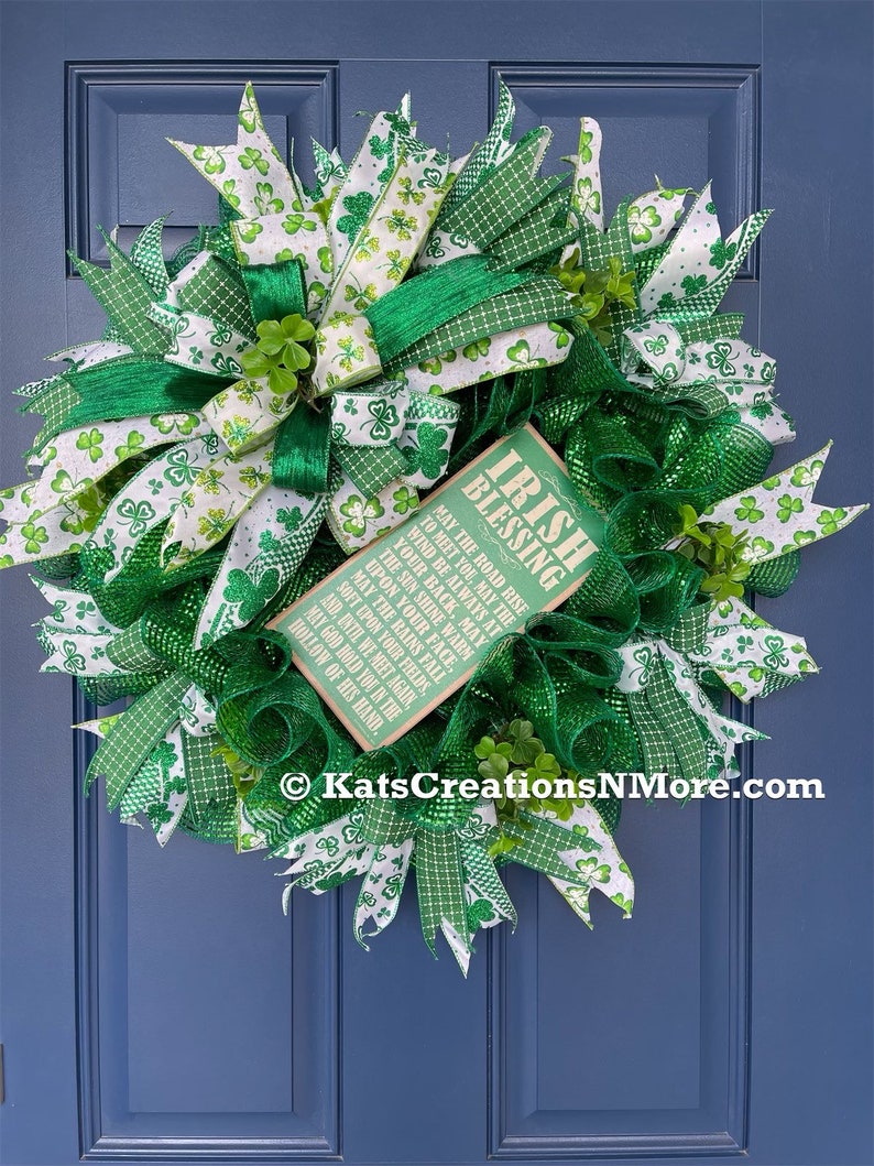 Video Tutorials, How to Make a Wreath Video, Wreath Making Videos ...