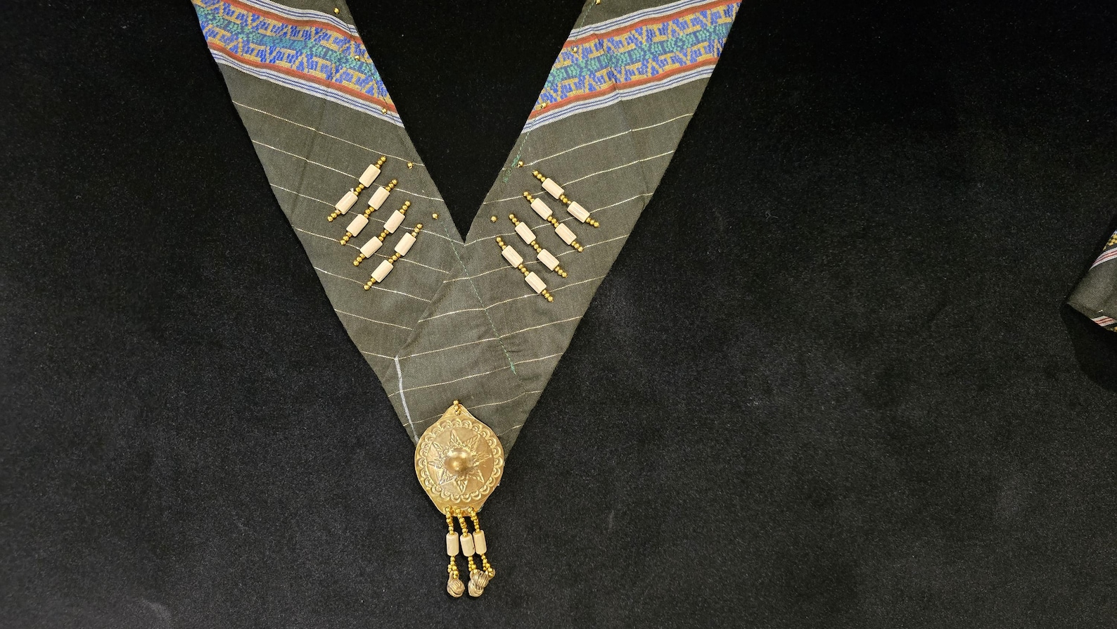 Filipino Tribal Ceremonial Garland: Ethnic Batik Tubaw Gong Lei for ...