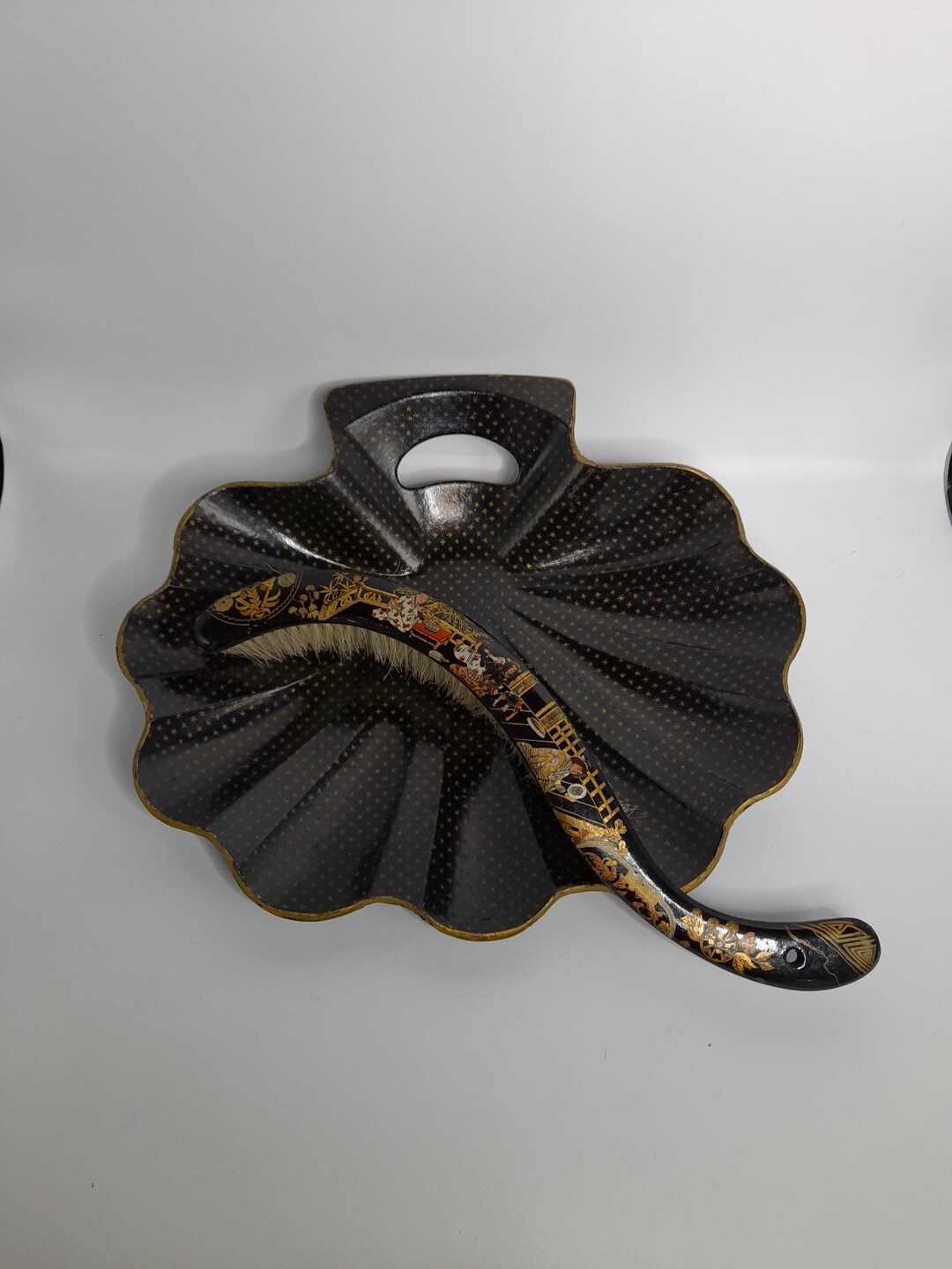 Antique Style Laquer Chinese Dust Pan Set Scallop Shaped Crumb Tray ...