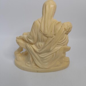 Vintage La Pieta Di Michelangelo Statue Saint Peters Basilica Resin ...