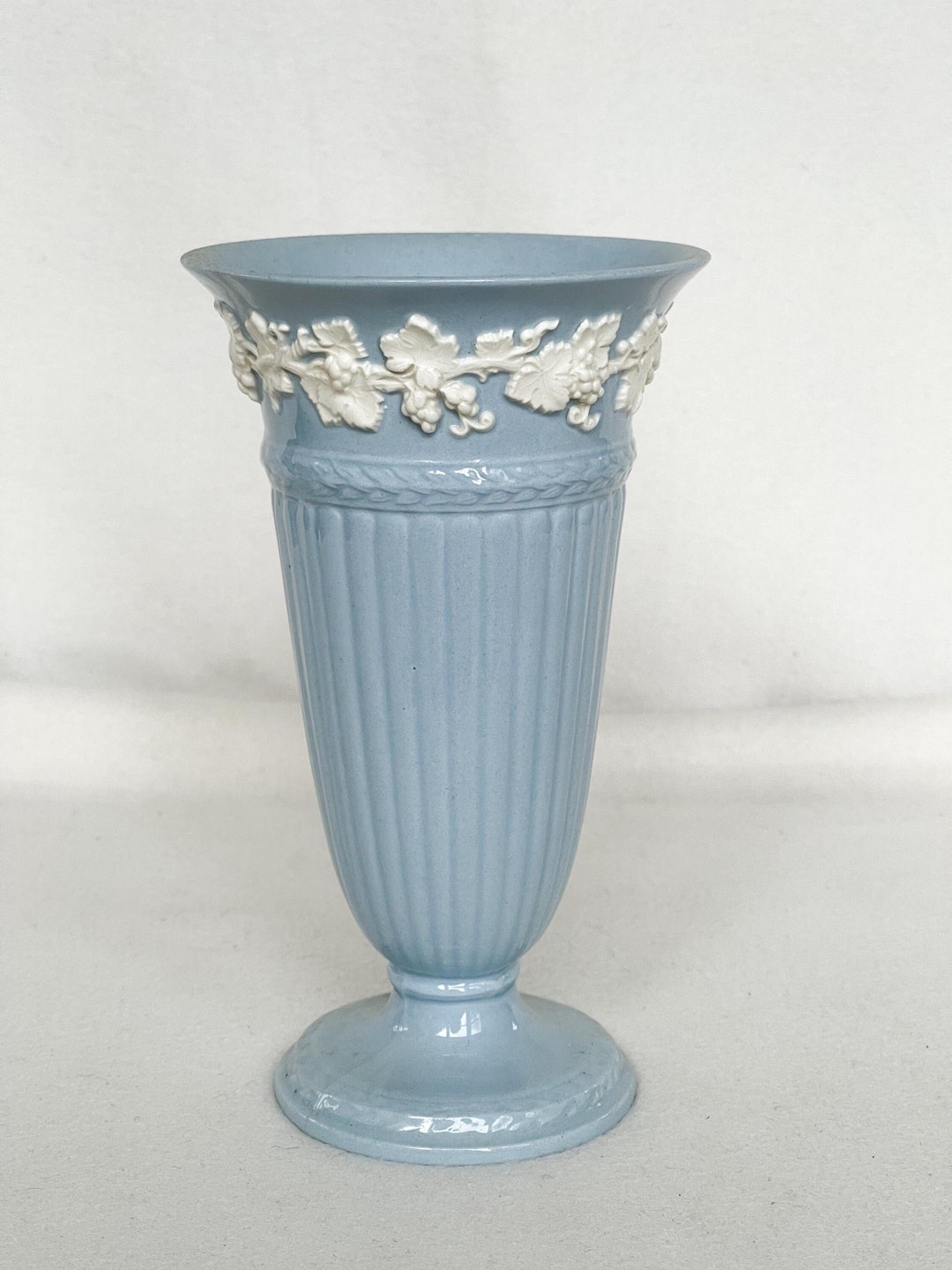 Vintage 16cm Wedgwood Etruria & Barlaston Embossed Queen's Ware Ceramic ...