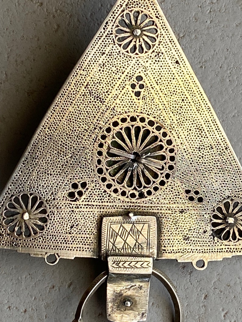 Tizerzai N Taouka, Fibule Du Ver, Moroccan Fibulas, Fibula With ...