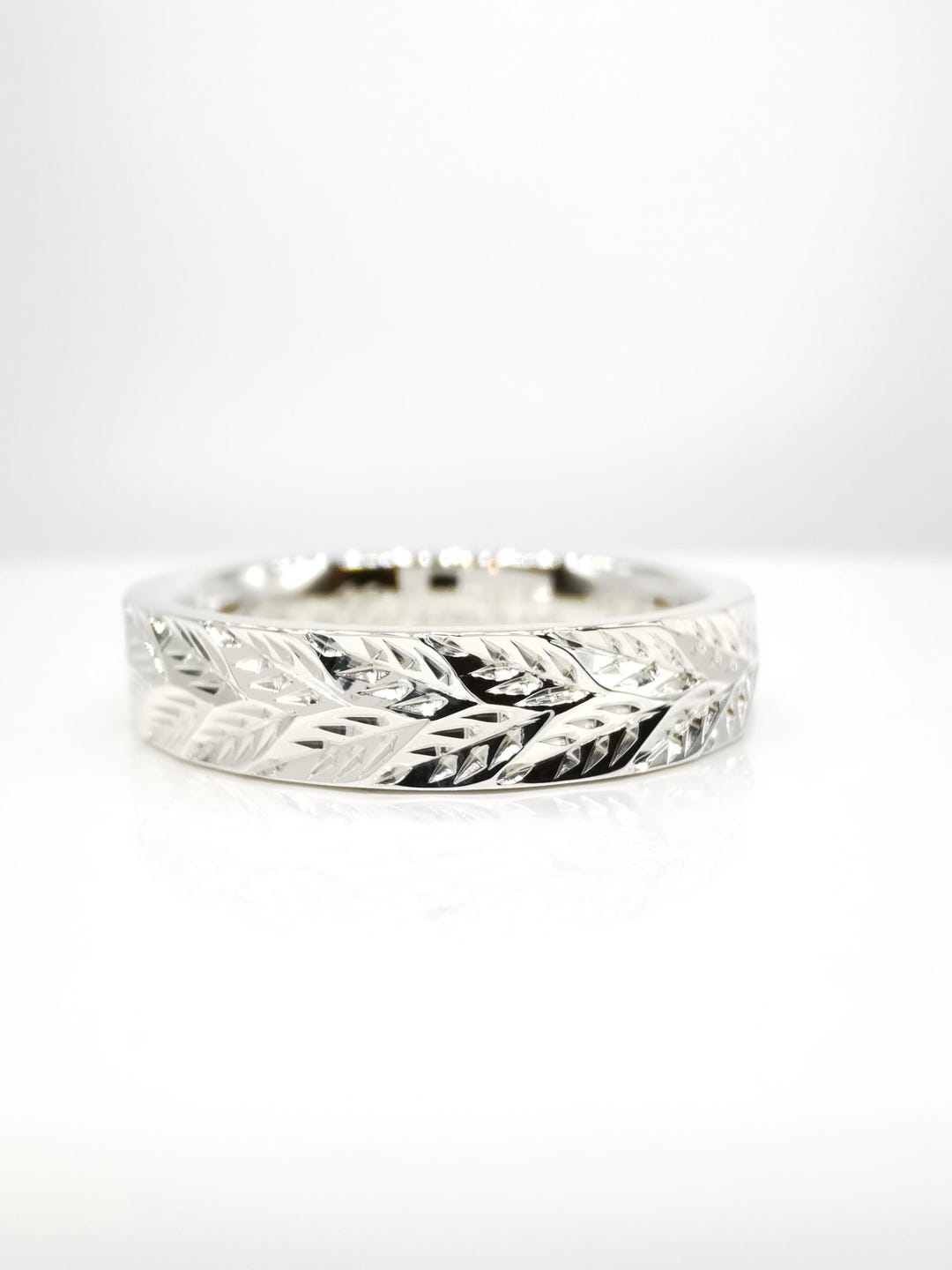 Laurel Leaf Design 4mm Ring, Hand Engraved Tree Leaf Pattern Ring ...