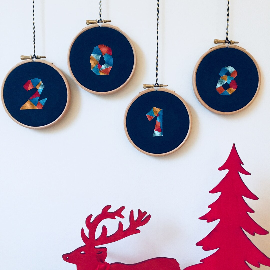 New Year's Numbers - 2018 ** Modern Cross Stitch Pattern Laure Isabelle ...