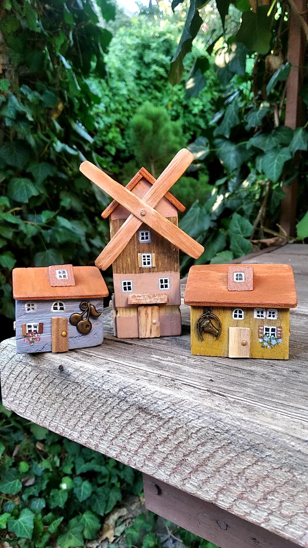 Miniature Rustic Primitive Wooden Houses Set of 3, Tiny Houses ...