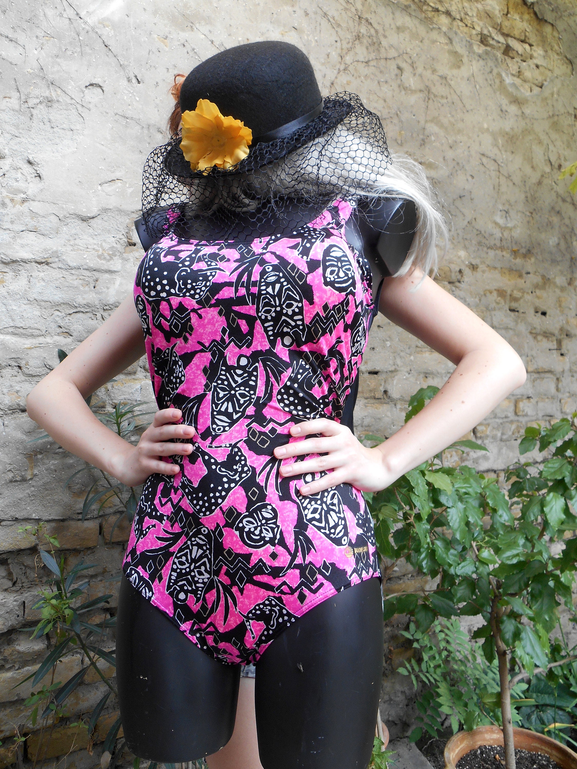 Retro Bademode 80er Jahre, Abstrakter Badeanzug, Einteiler Retro 80er ...