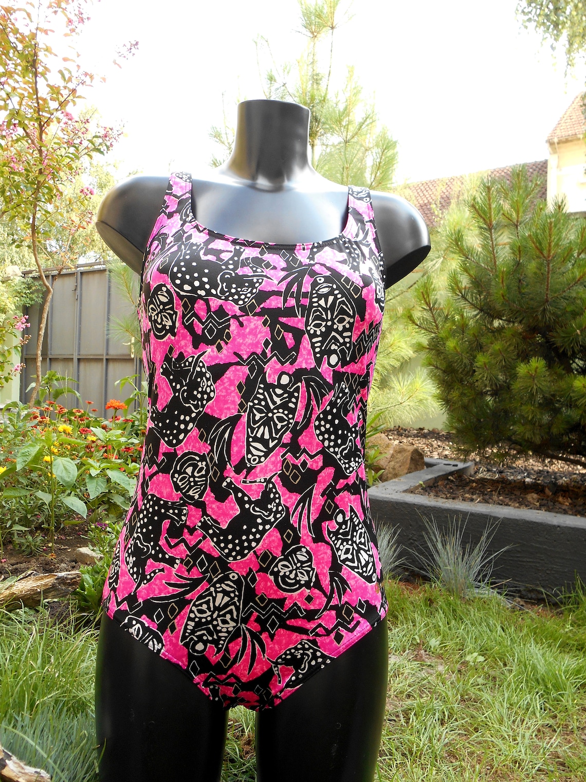 Retro Bademode 80er Jahre, Abstrakter Badeanzug, Einteiler Retro 80er ...