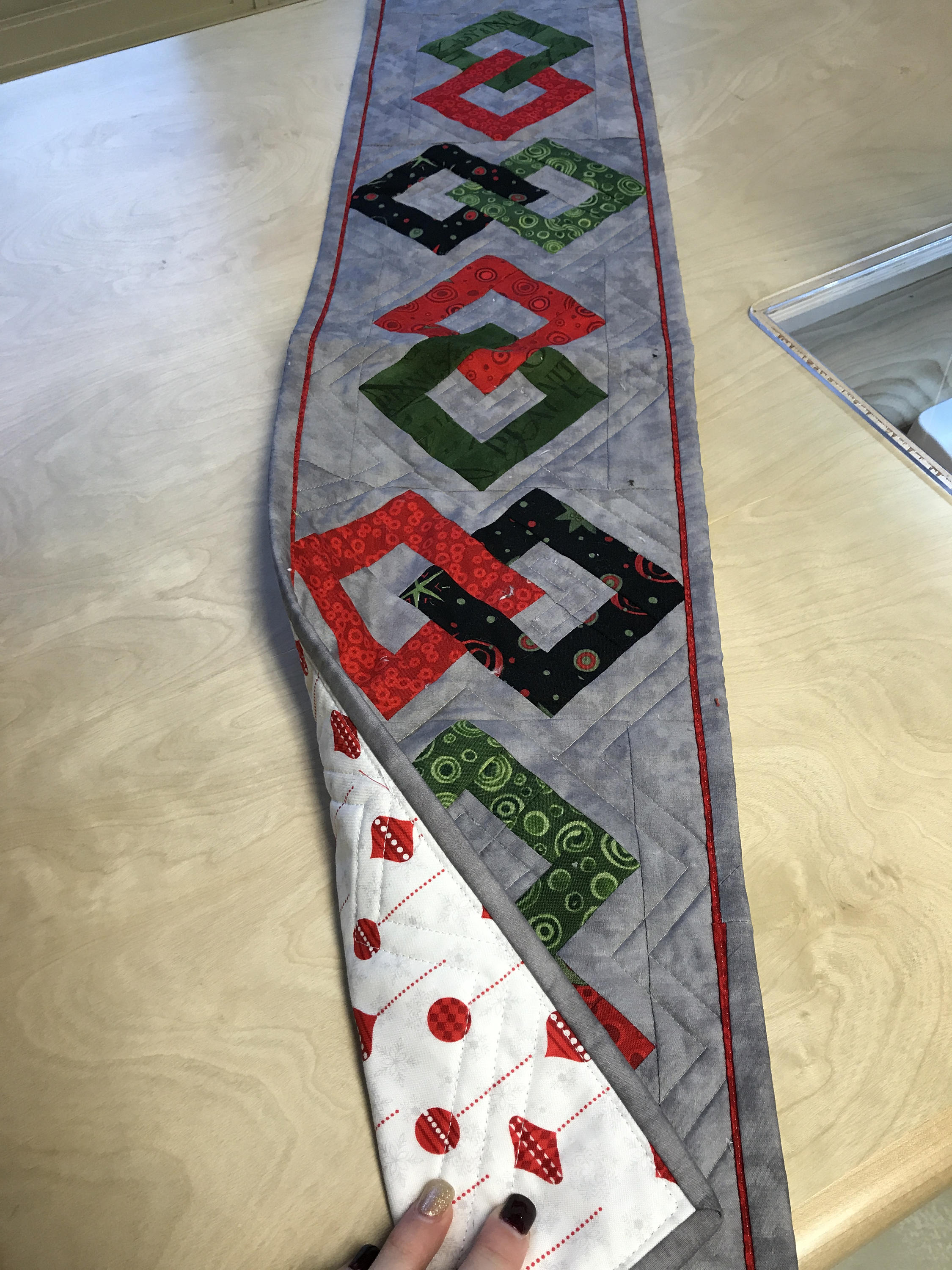 Interlocking Squares Christmas Table Runner - Etsy