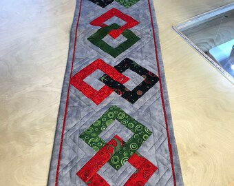 Interlocking Squares Table Runner - Etsy