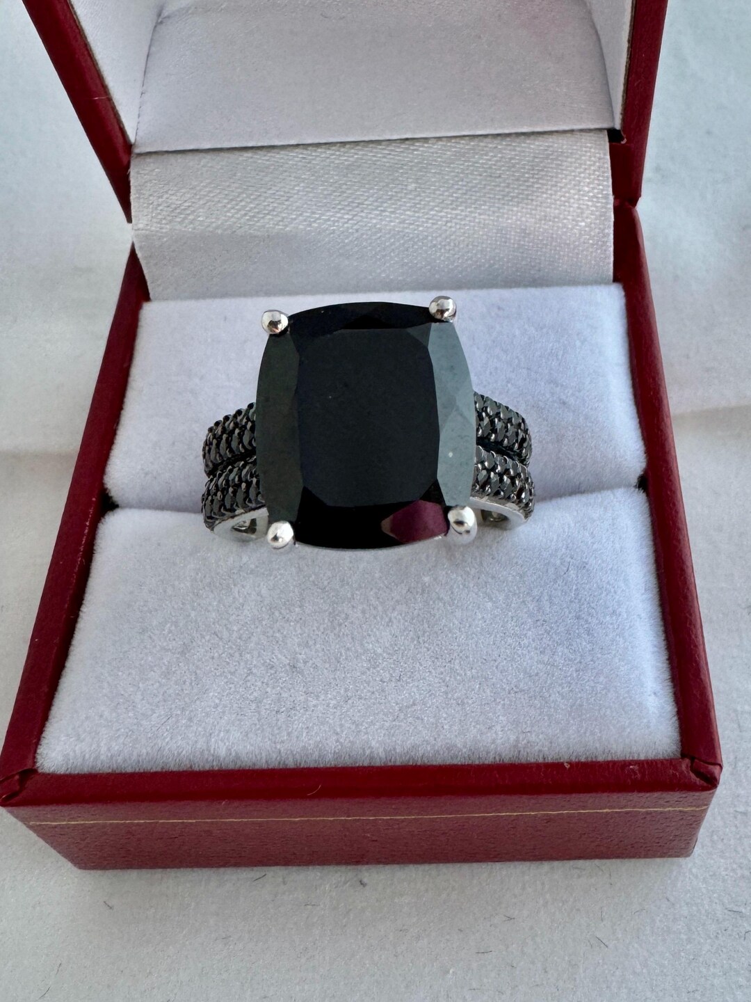 Black Spinel Gemstones Cusion Cut Accent Flack Shoulders Beautiful Ring ...