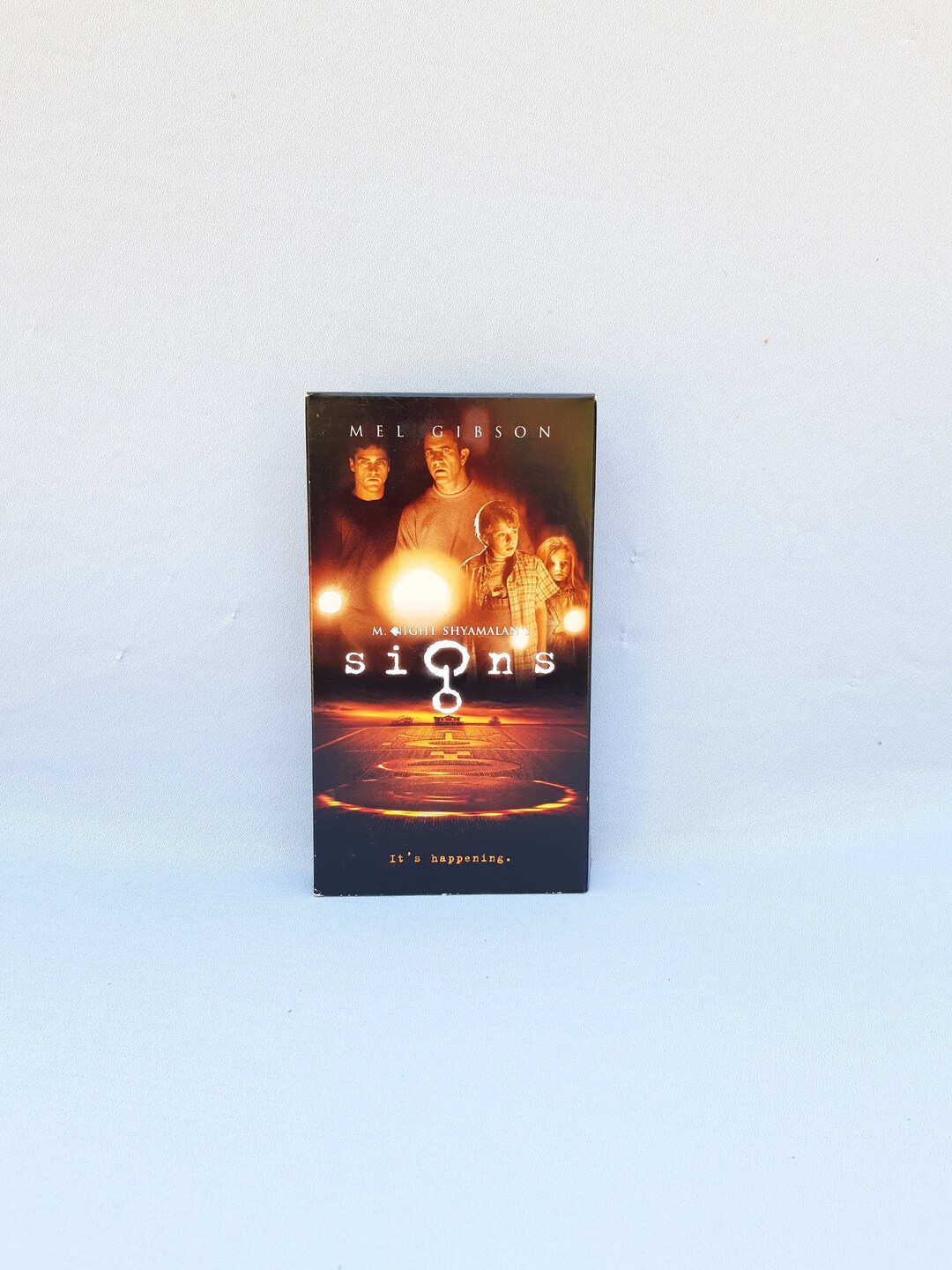 Signs 2002 VHS. M. Night Shyamalan. Joaquin Phoenix Mel - Etsy