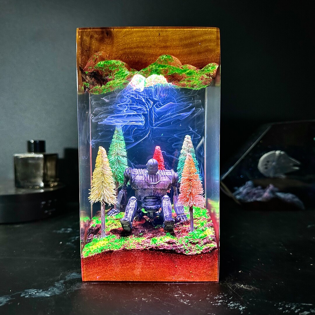 Iron Giant Wood Lamp, Custom Resin Lamp, Art Diorama, Gift for That ...