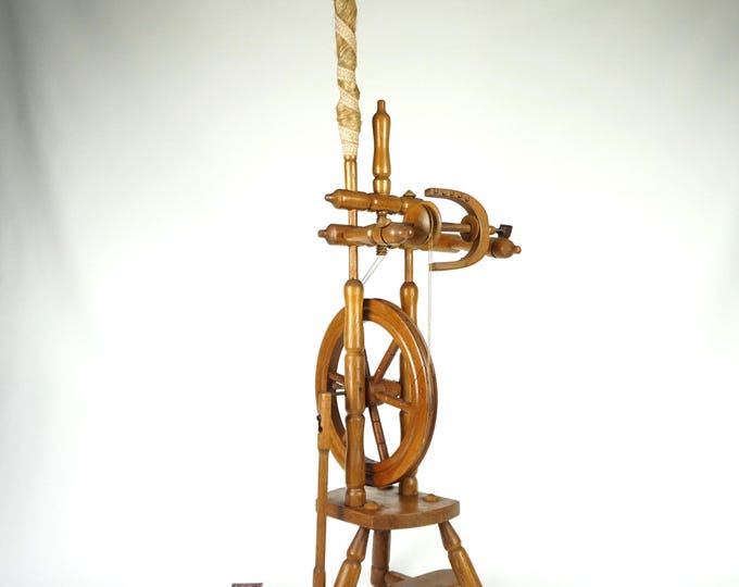 Rustic Wooden Spinning Wheel Castle, Manual Spinning Thread, Antique ...
