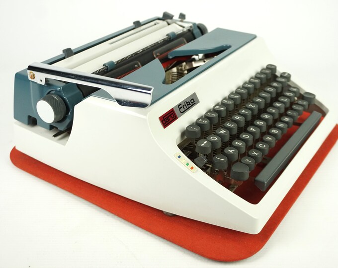 Working Typewriter DARO ERIKA, German Working Typewriter With Suitcase ...