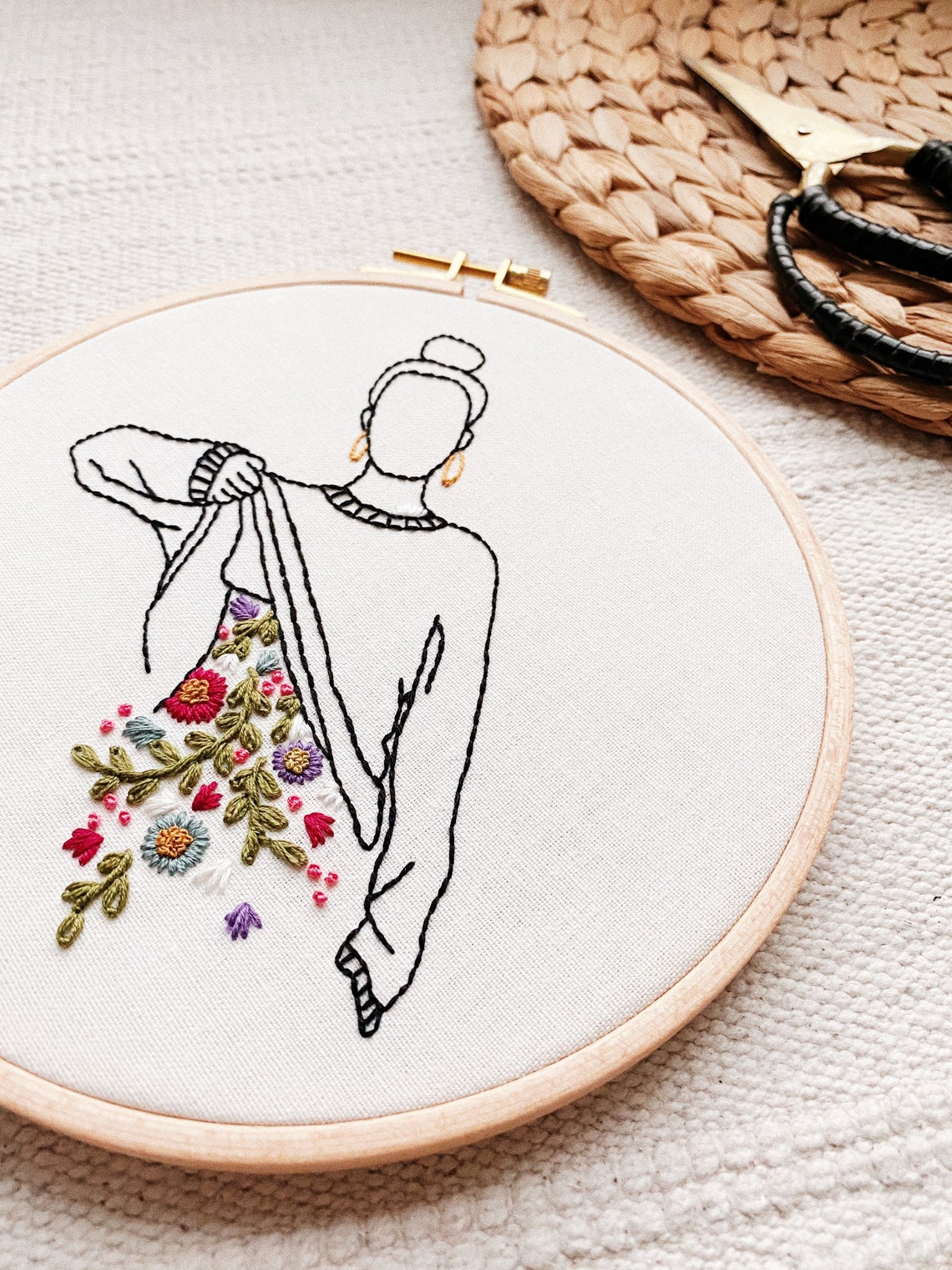 Floral Lady Hand Embroidery Hoop / Modern Hand Embroidery Wall - Etsy