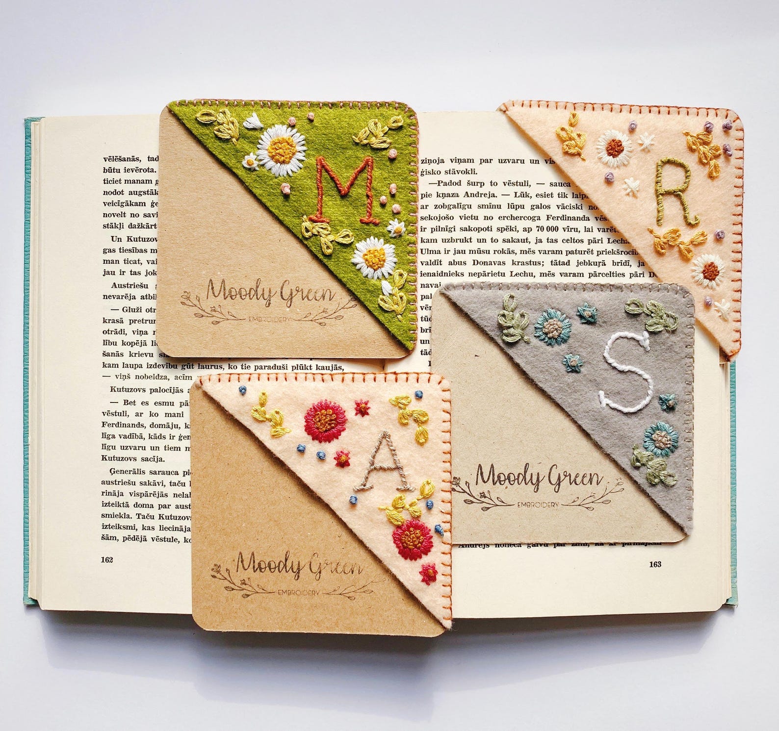 Personalized Embroidered Corner Bookmark PDF Pattern: DIY Letter ...