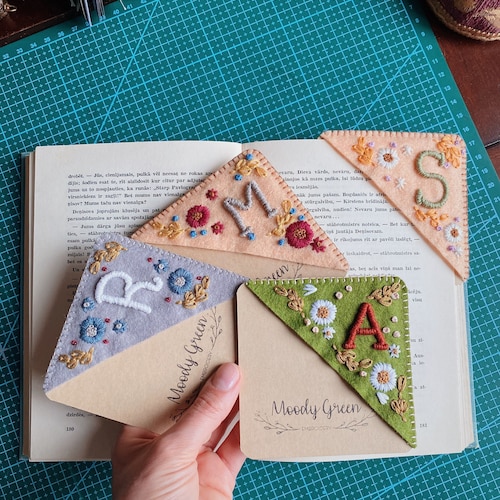 Hand Embroidered Personalized Initial Felt Corner Bookmark - Etsy