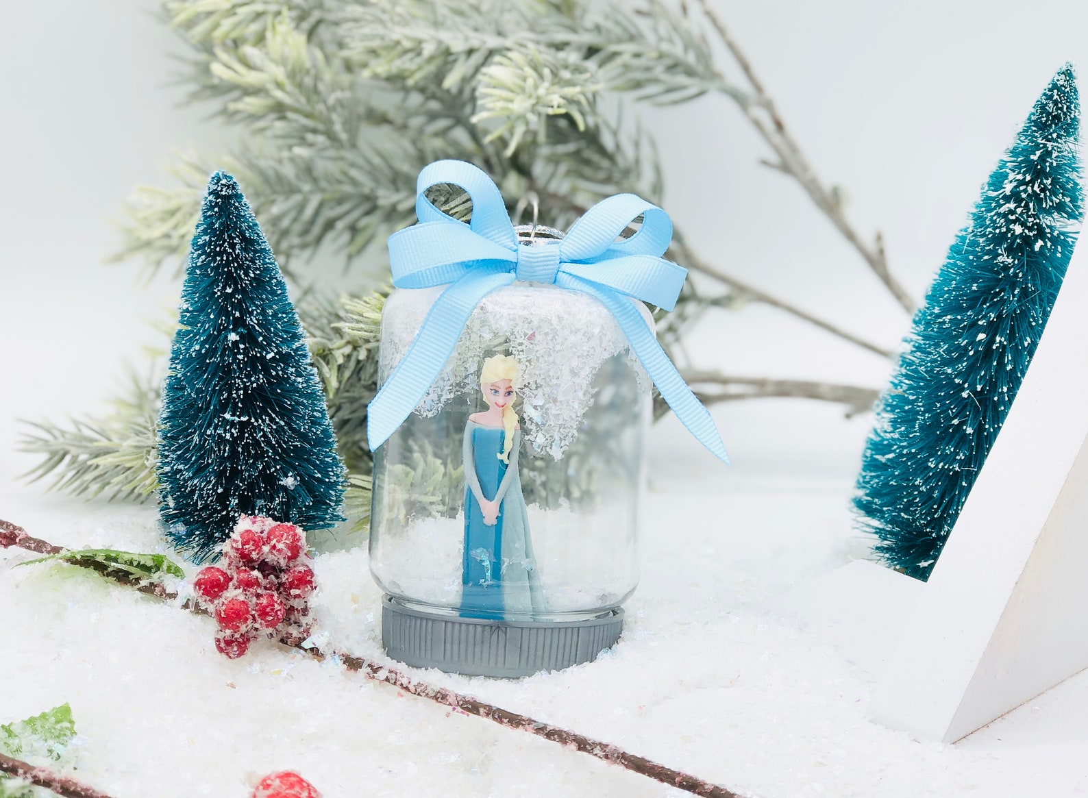 Frozen, Elsa's Magical Powers, Olaf , Glitter Snow, Ornaments Christmas ...