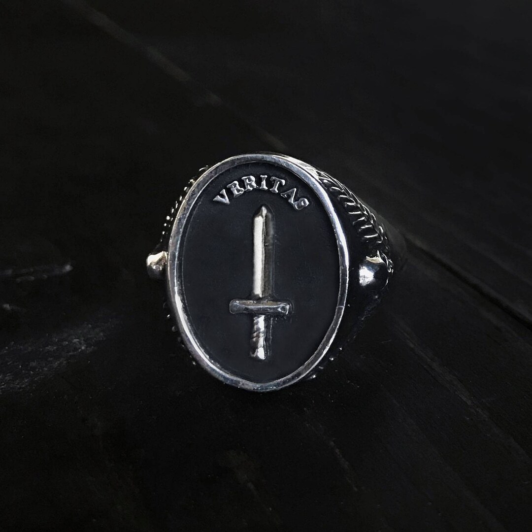 Remains Jewelry Veritas Schwert Siegelring Stil Sterling Silber 925 ...