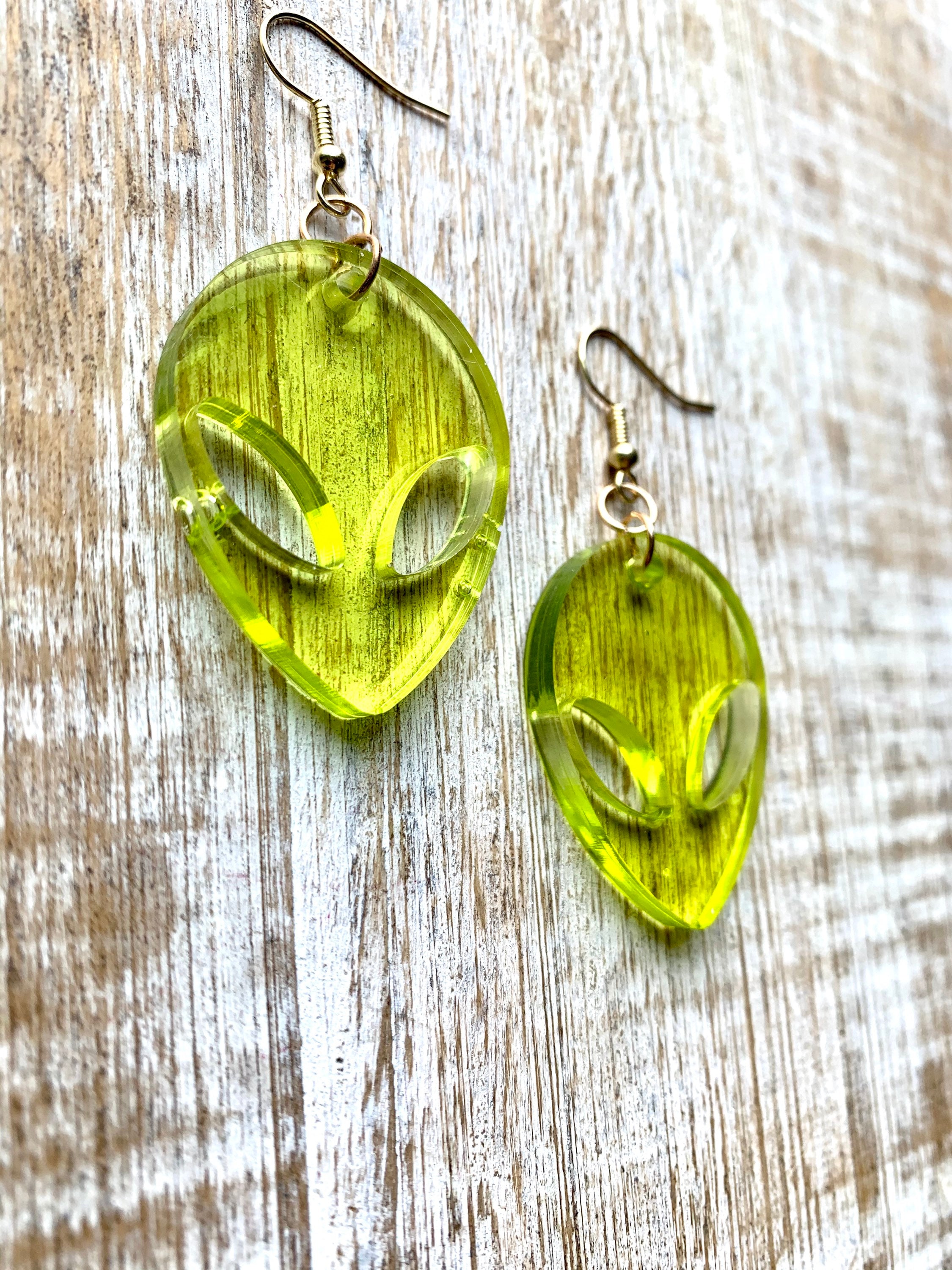 Alien Resin Earrings Resin Alien Earrings Extraterrestrial - Etsy
