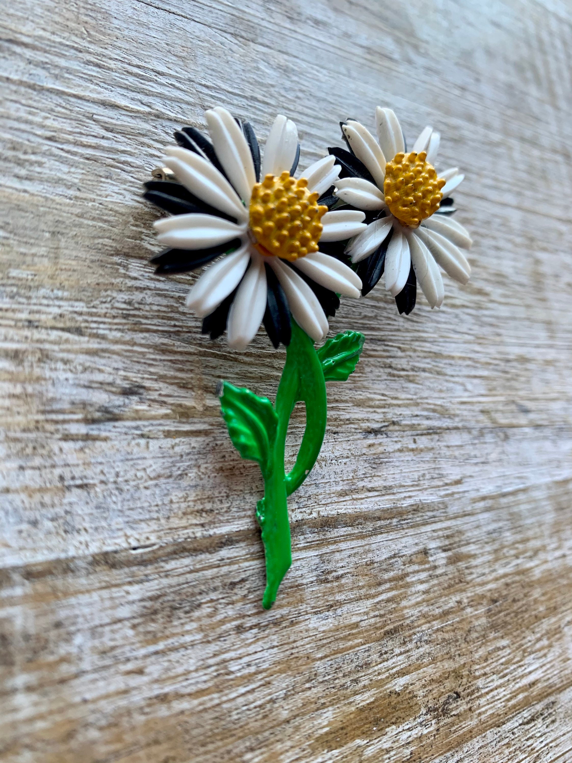 Daisy Brooch Vintage Enamel White & Black Daisy Pin Plastic - Etsy