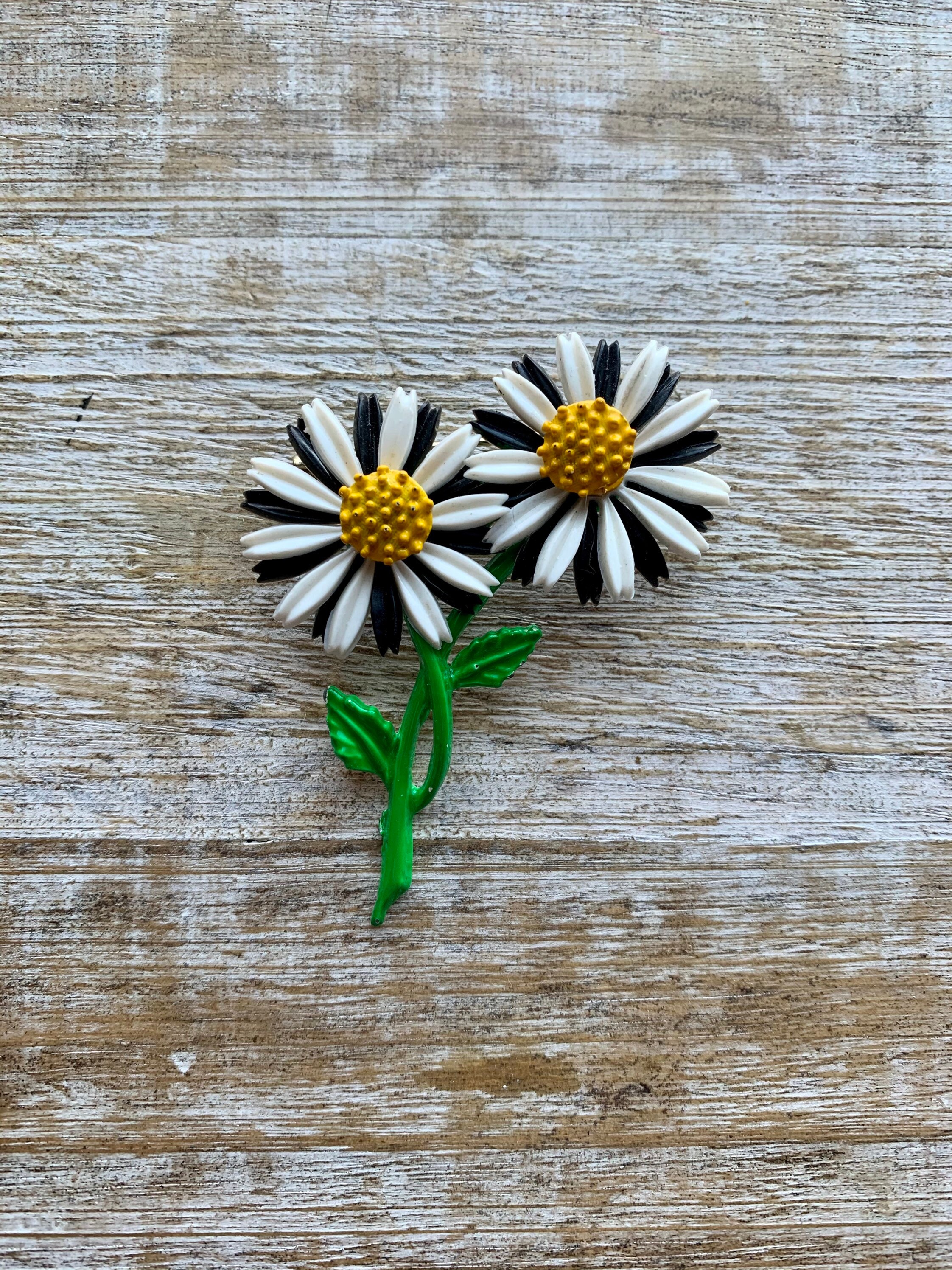 Daisy Brooch Vintage Enamel White & Black Daisy Pin Plastic - Etsy