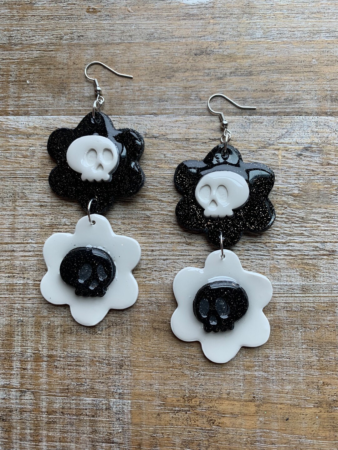 Gothic Skull Daisy Earrings Flower Power Earrings Mod 70s Earrings Art ...