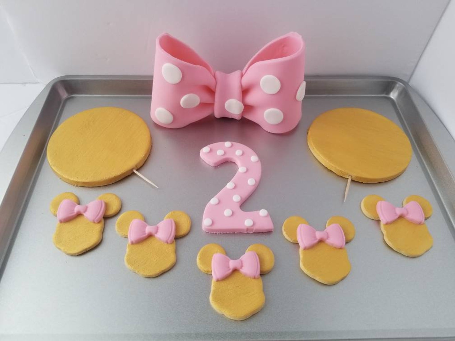 Edible Fondant Bow and Gold Ears Cake Topper - Etsy