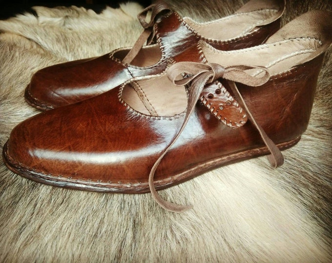 Fabricant de chaussures et accessoires médiévale von REMPARTS