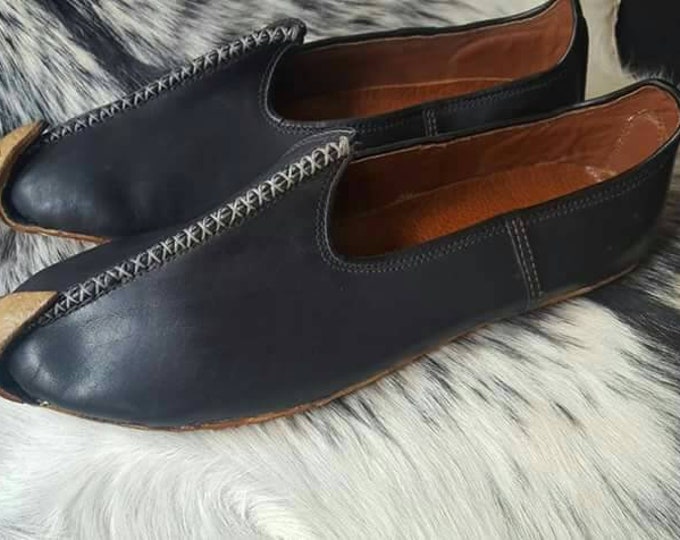 Fabricant de chaussures et accessoires médiévale von REMPARTS