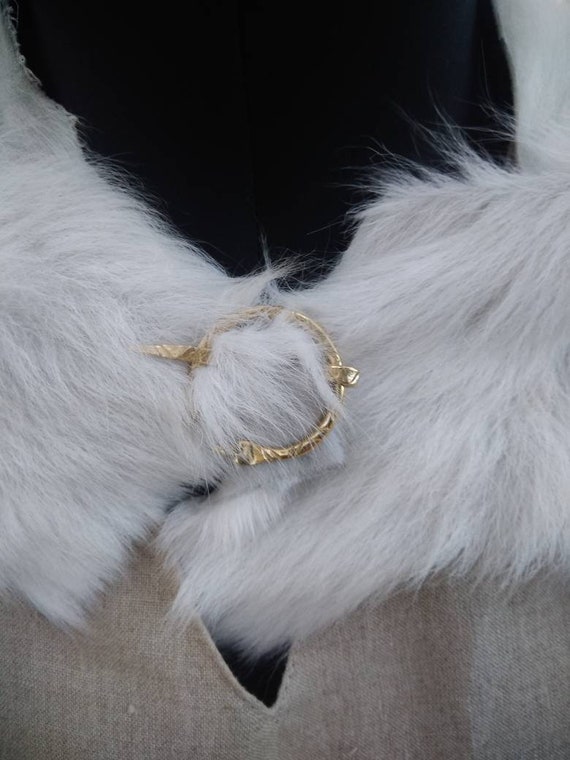 Fibule en laiton attache cape et bande moltière | Etsy