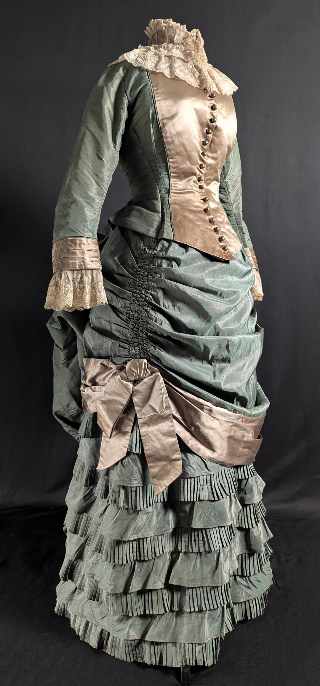 Stunning Victorian Antique Fashion Early 1880s / Post Natural Form ...