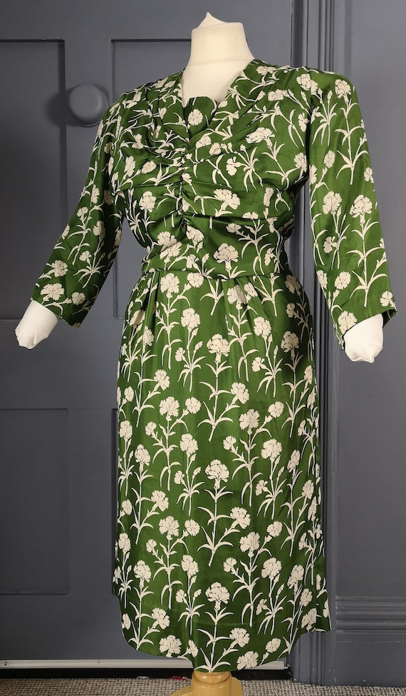 Green Graphic Print Vintage 1940s / 1950s Pure Silk D… - Gem