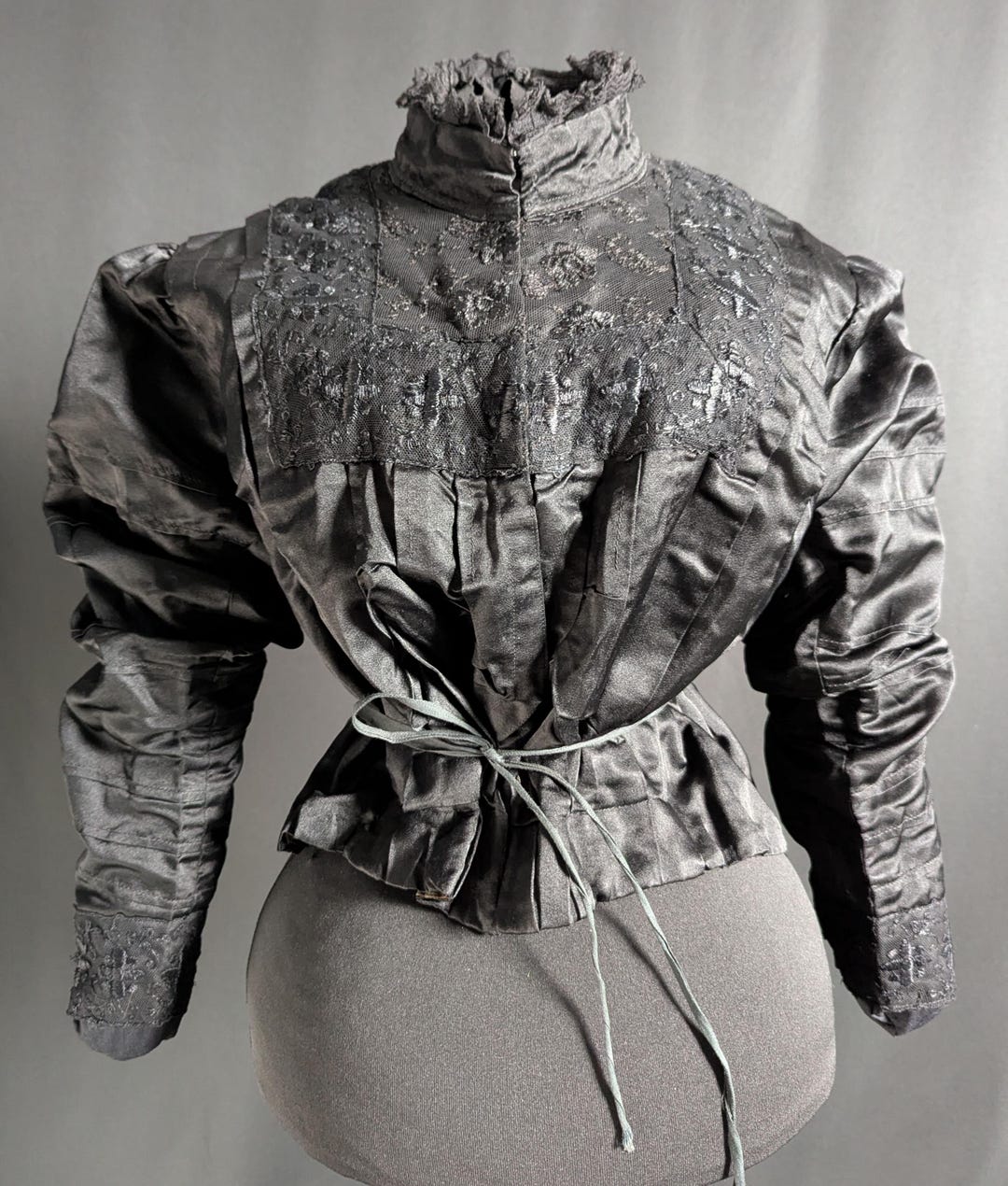Gothic Victorian / Edwardian Antique Fashion 1890s / 1900s Silk ...