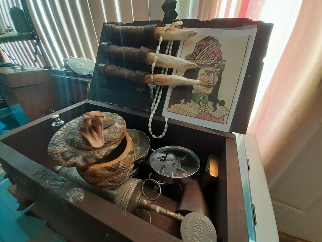 Antique Style Vintage Vampire Slayer Kit Vlad/edgar Ooak - Etsy