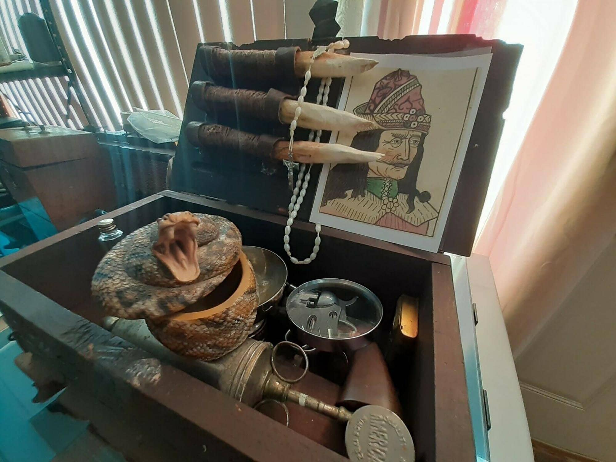 Antique Style Vintage Vampire Slayer Kit Vlad/edgar Ooak - Etsy