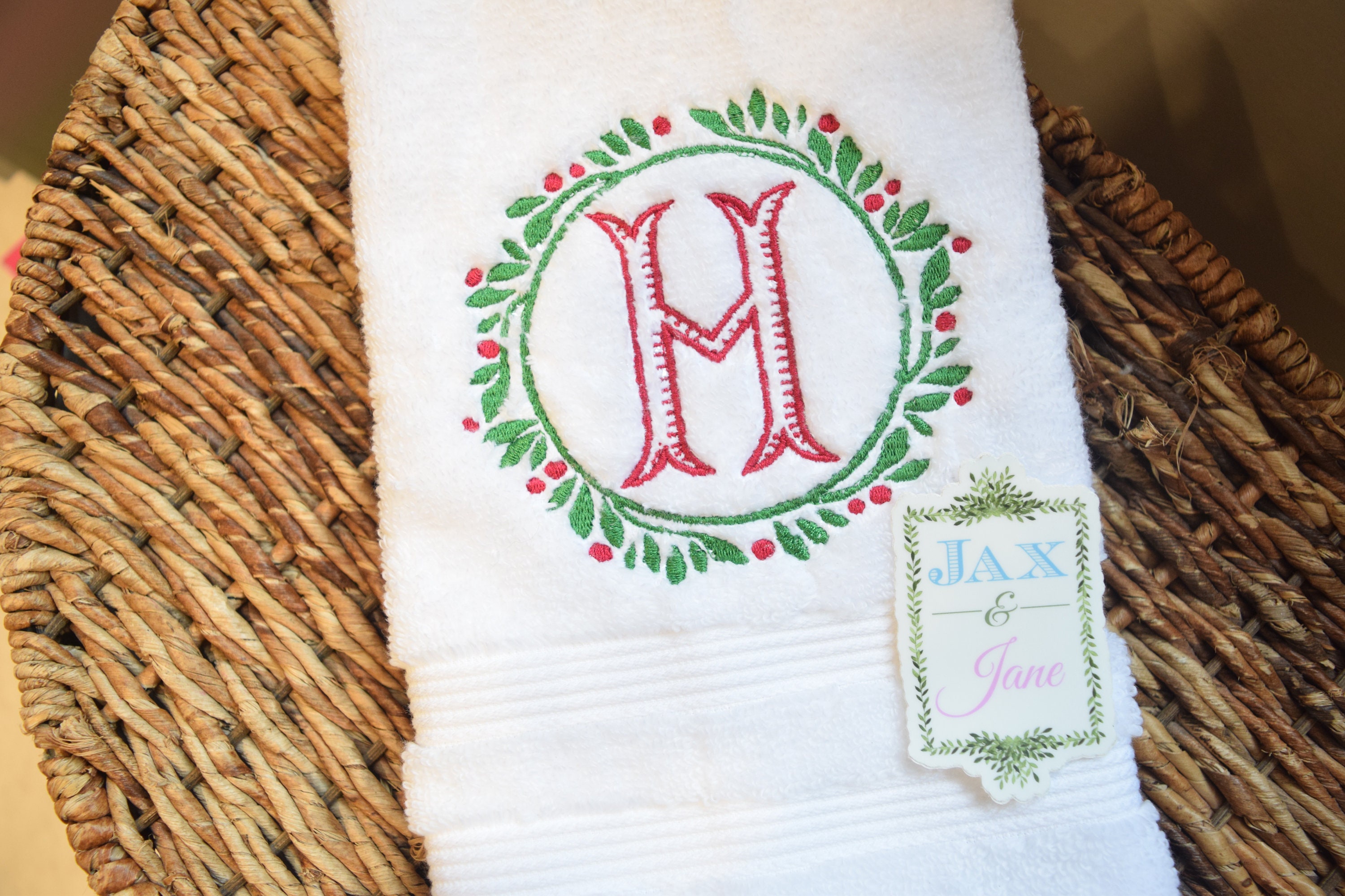 Berry Wreath Embroidery Design, Wreath Embroidery, Wreath With Berries ...
