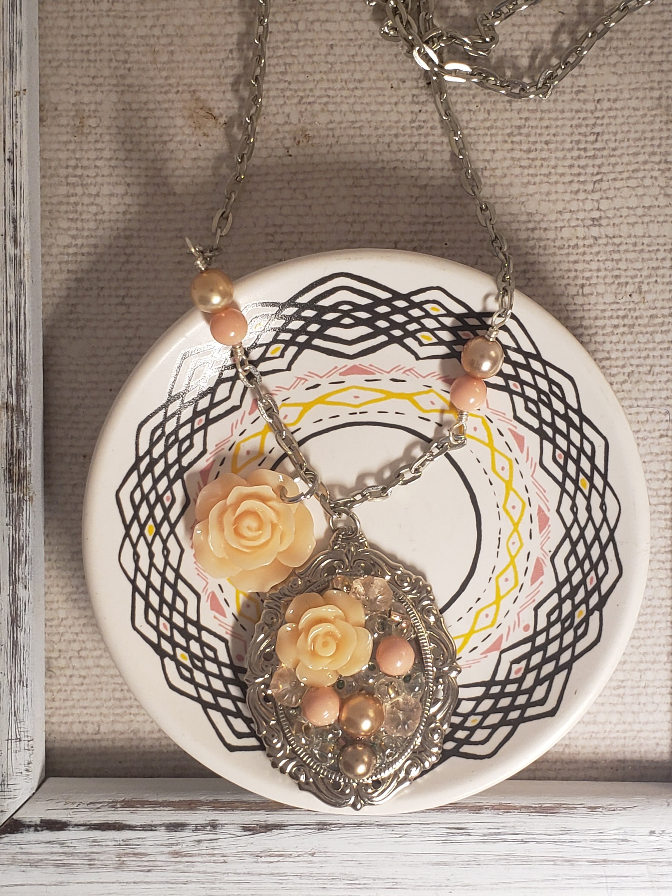 Collar Cameo, Splitmind, Pendientes Boba, Paul Simon, Sheltie, Bojack ...